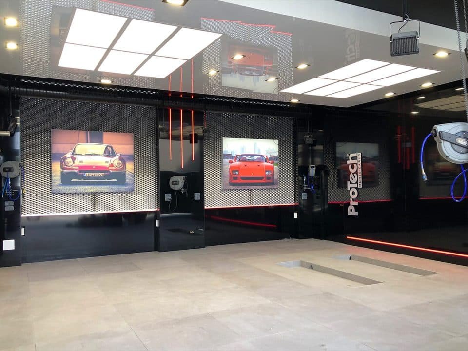 Guide : bien choisir le revêtement de sol pour un garage de luxe